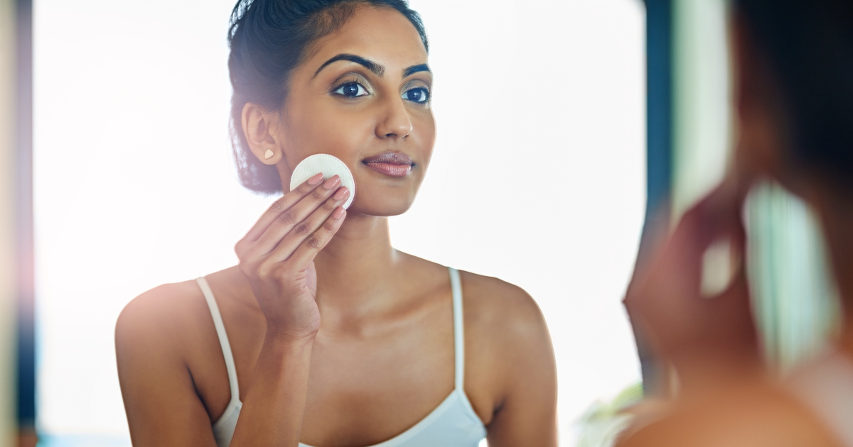 Why Does Your Makeup Clog Pores And Cause Spots? – HANDMADE NATURALS